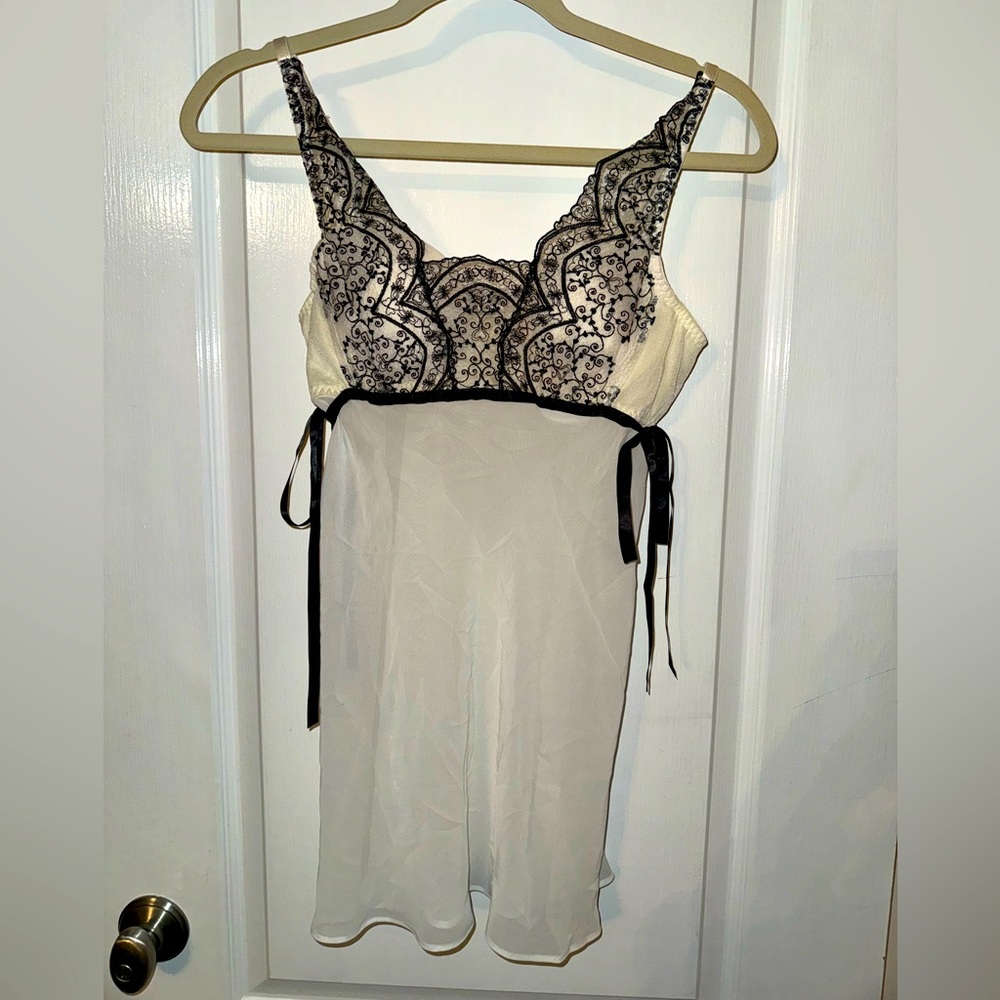 Linea Donatella Lace And Sheer Negligee Size Medium - Gem